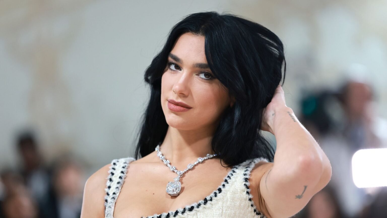 Is Dua Lipa Muslim?